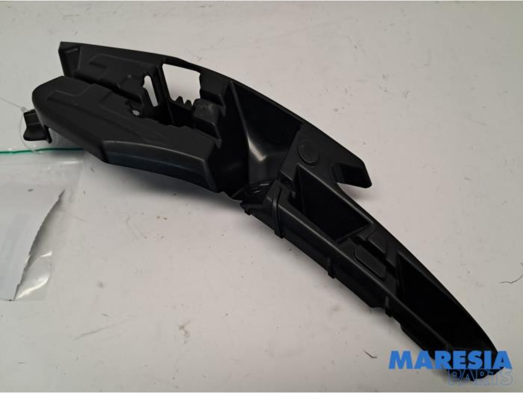 Renault - Arkana - Front bumper bracket, right