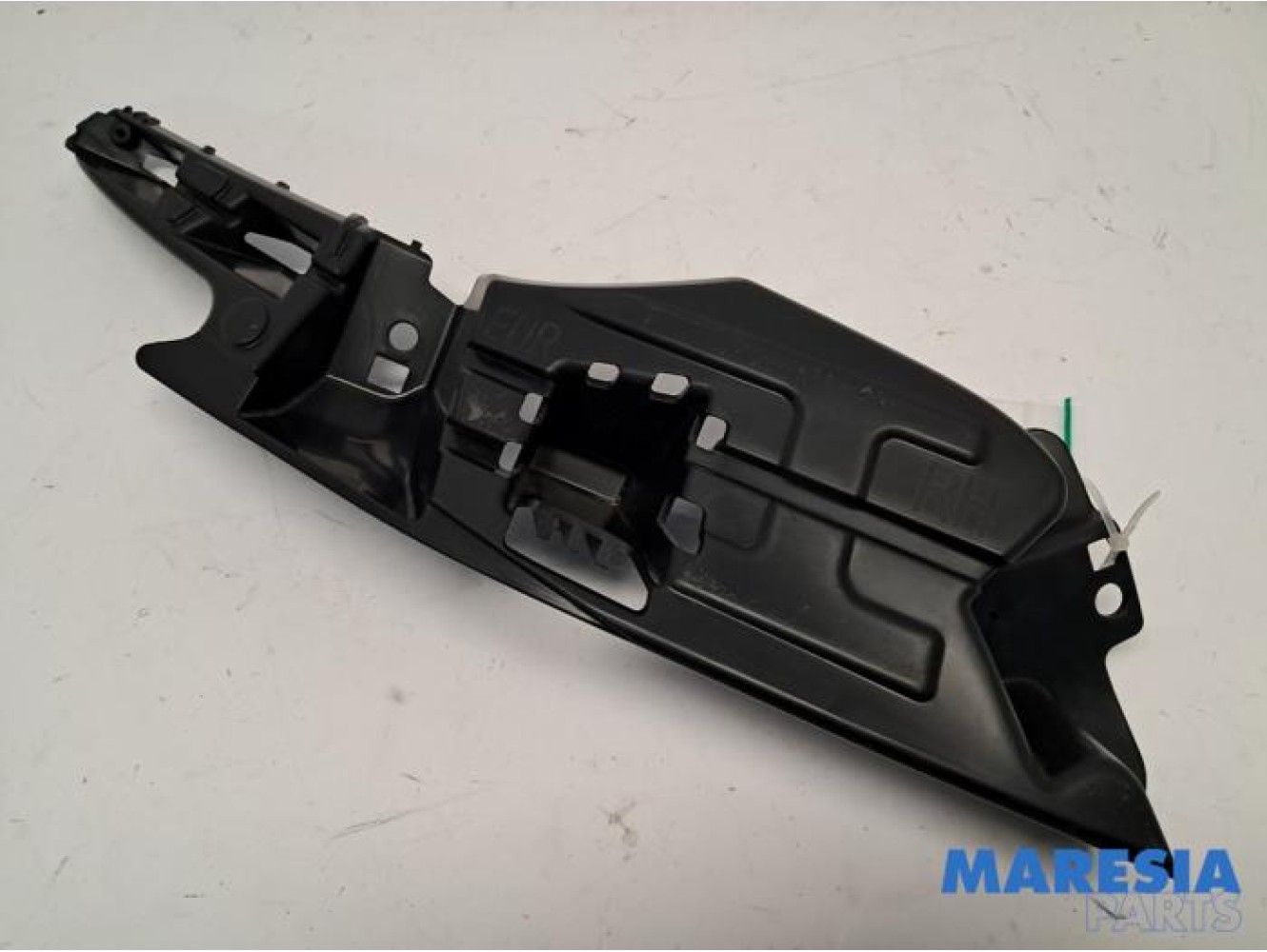 Renault - Arkana - Front bumper bracket, right