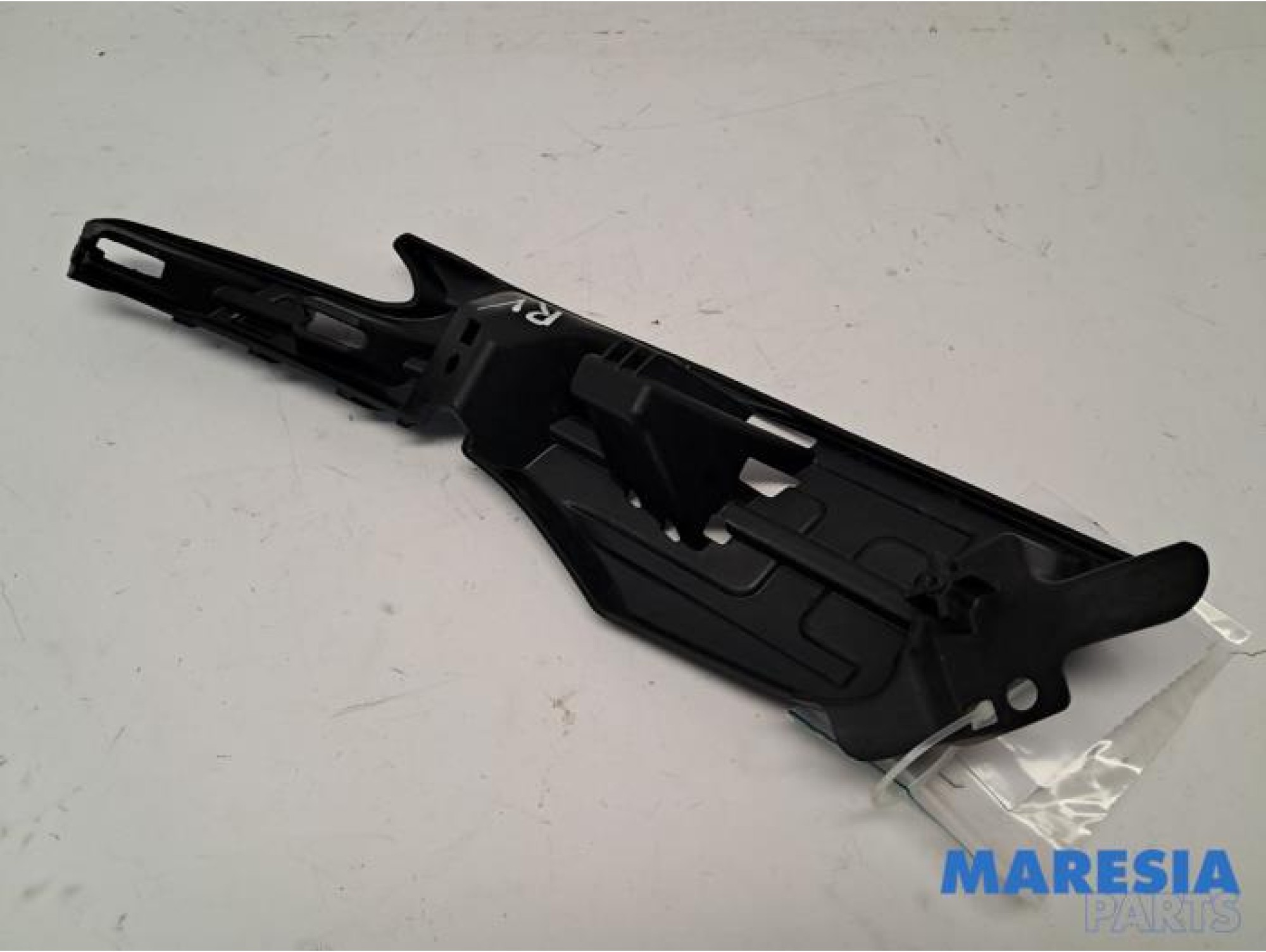 Renault - Arkana - Front bumper bracket, right